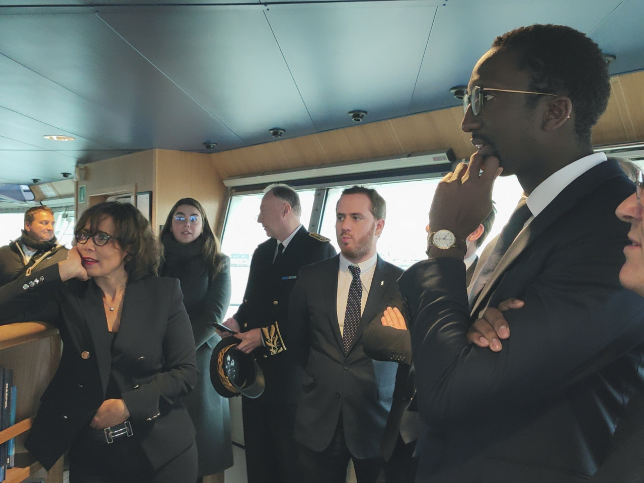 Samira DRAOUA accueille Hervé BERVILLE pour une visite de l'Abeille ...