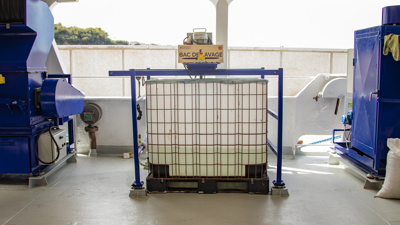 Simon BERNARD nous fait visiter le Plastic Odyssey – Jeune Marine